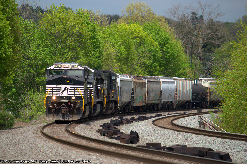NS ES44DC 7601 leads M2G
